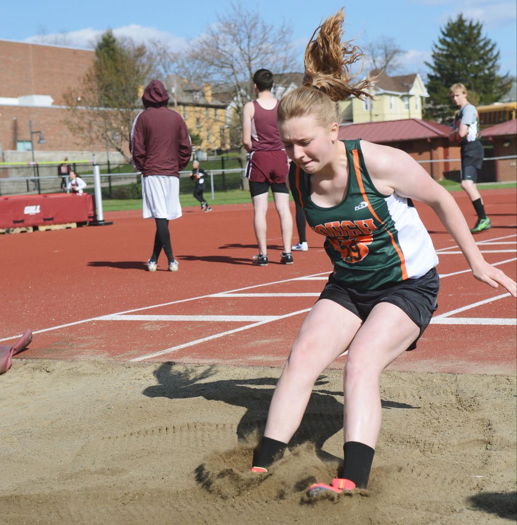 Lady Raiders breeze to triangular sweep - Herald-Standard